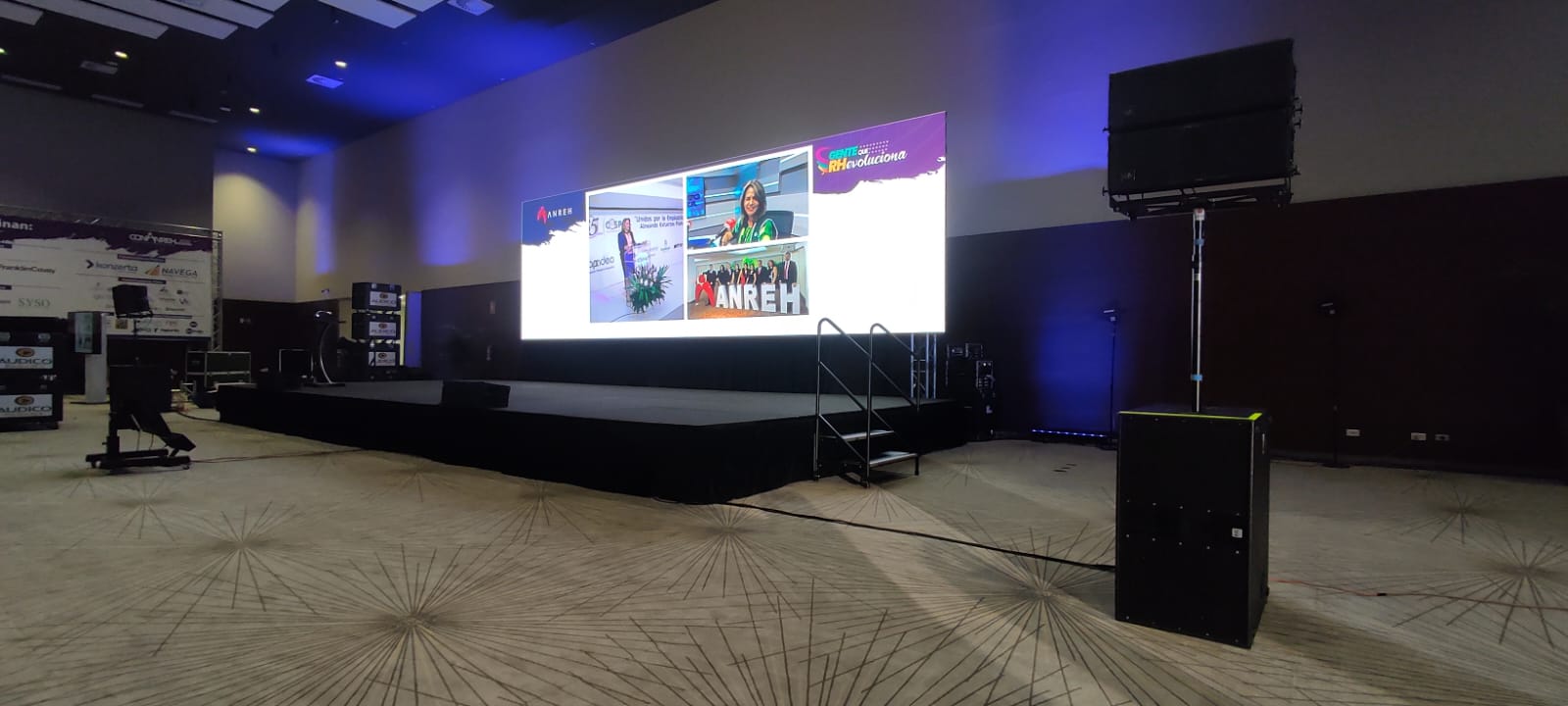 Pantalla LED 8M x 3M y equipo de audio Line Array – Audico Galería
