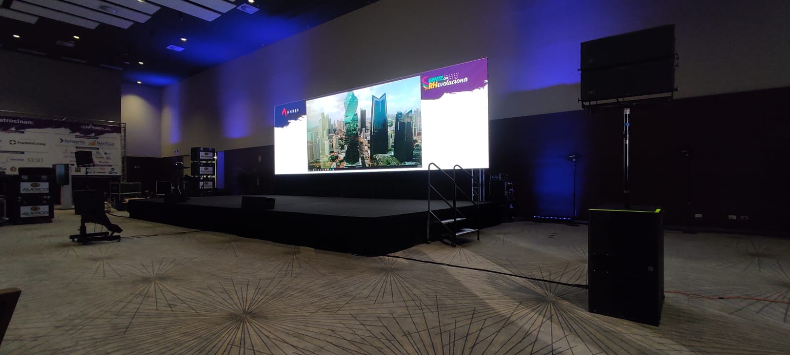 Pantalla LED 8M x 3M y equipo de audio Line Array – Audico Galería