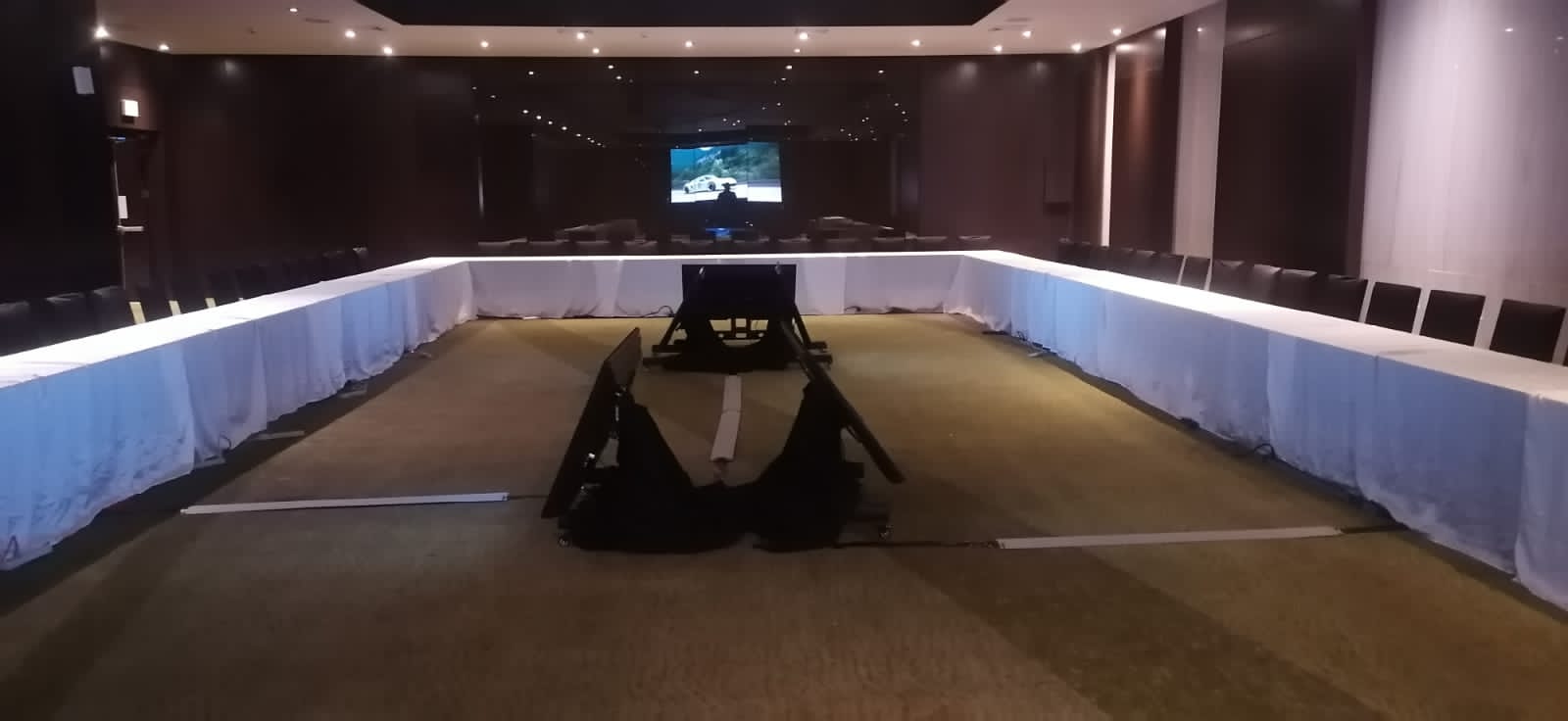 Monitor LED TV de 42 pulgadas tipo referencia de piso (Confidence ...