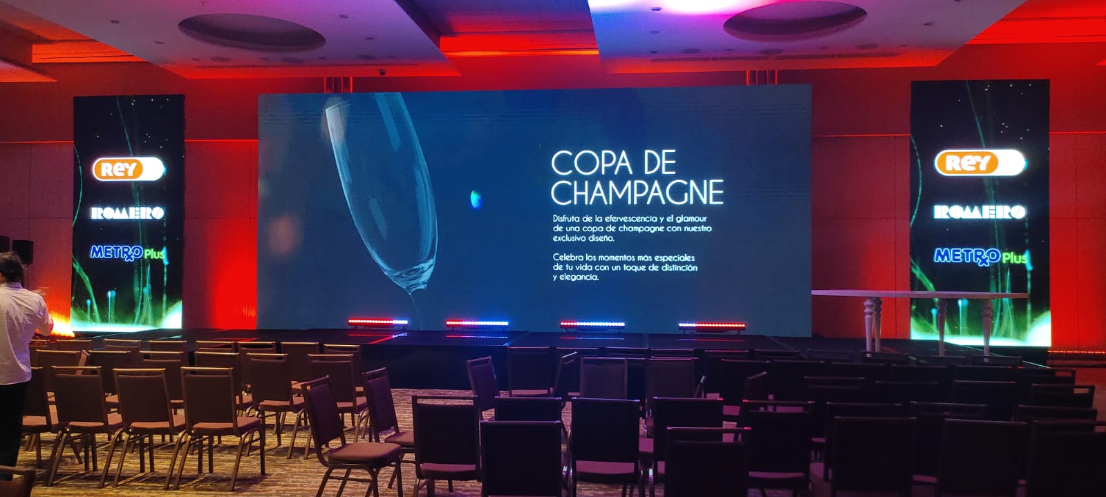 Pantalla LED 4M x 2M (totem) – Audico Galería