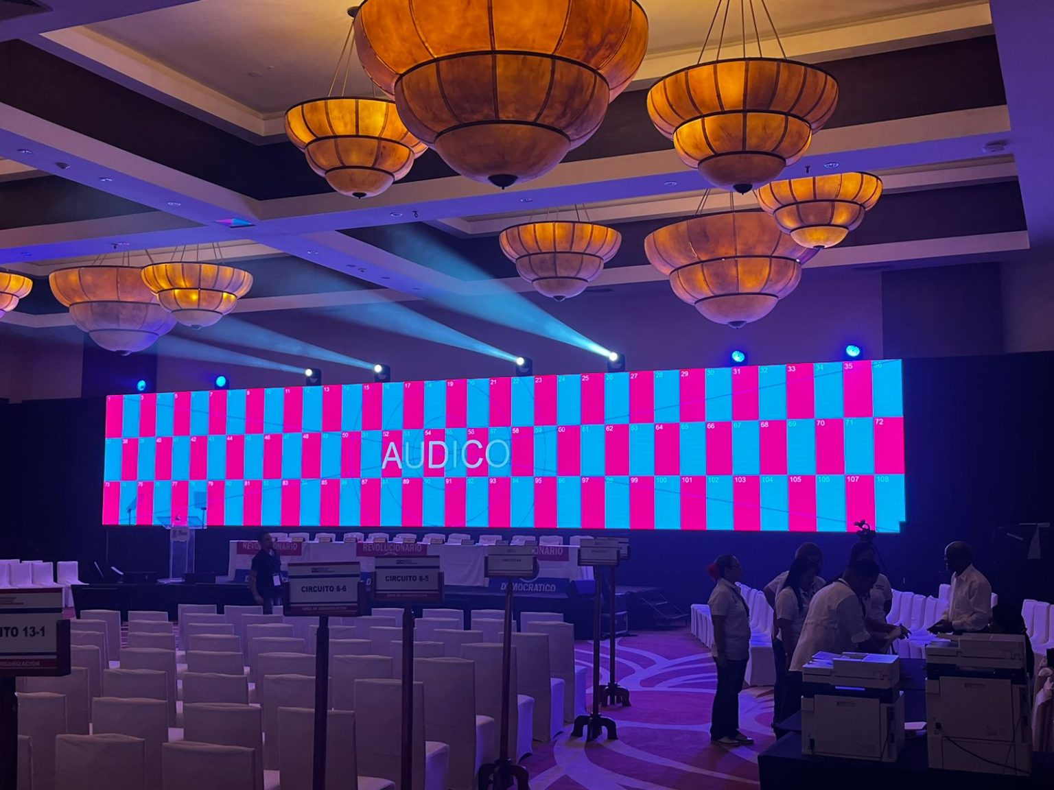 Pantalla LED 3×18 metros – Audico Galería